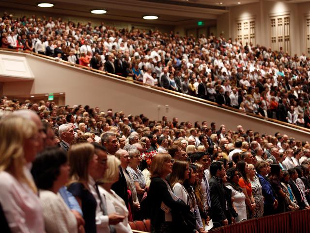 Fiéis Mórmons Preparam-se para a Conferência Geral Anual